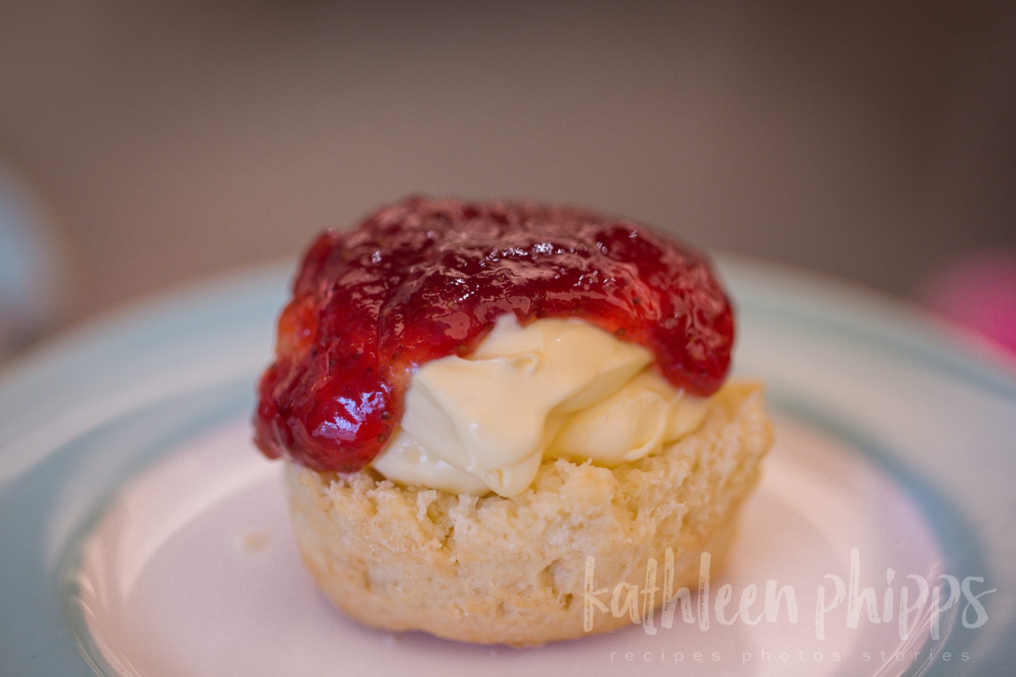 Cornish Cream Tea vs. Devon Cream Tea - British Tearooms by Kat